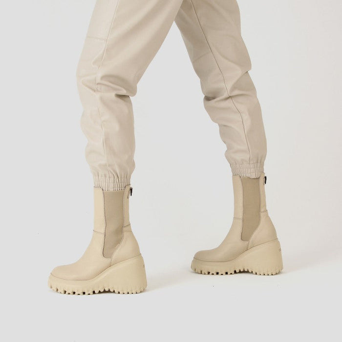 Bronx Curvy Chelsea Camel Boots