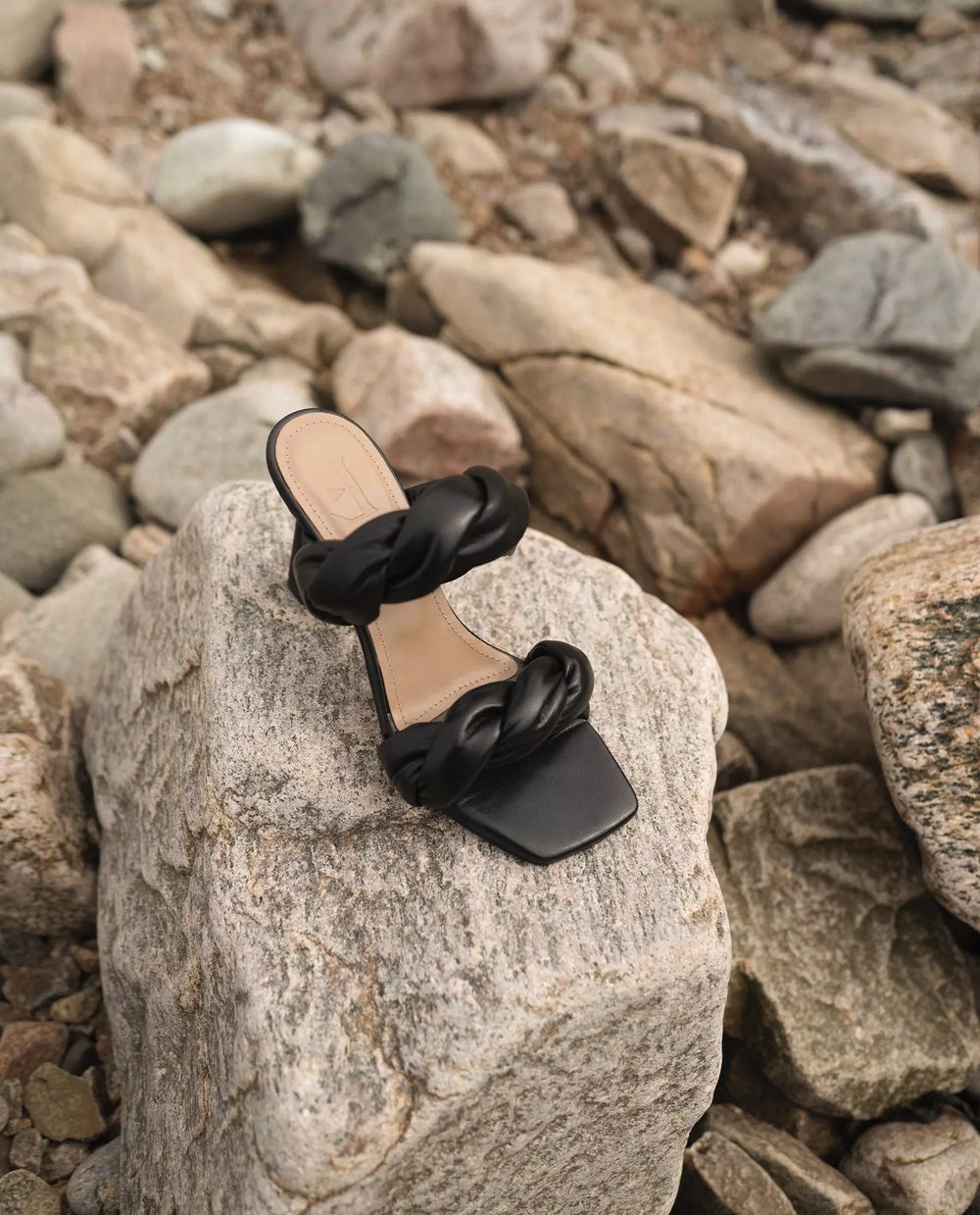 FLATTERED RIVER LEATHER BLACK HEELED SANDALS